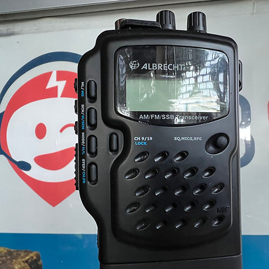 Albrecht AE-2990 cb/ssb walkie-talkie, easy to open.